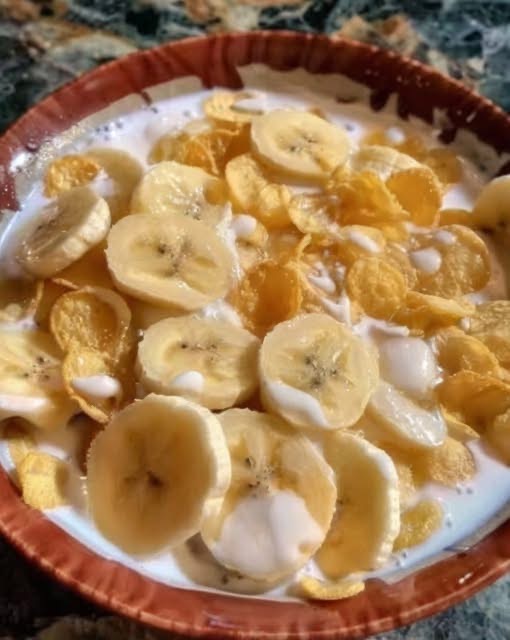 Cornflakes with Bananas and Milk – Food Lovers